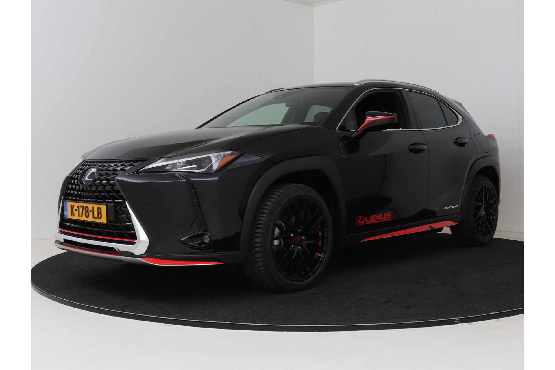 Lexus UX 300E Red&Black Edition | Lexus occasions